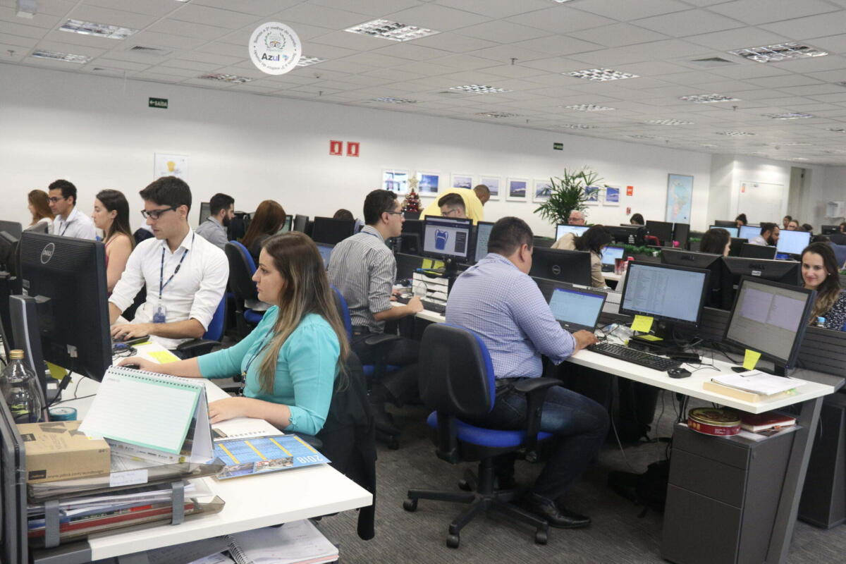 Azul Linhas Aéreas, sediada em Barueri, anuncia 40 vagas de estágio ...