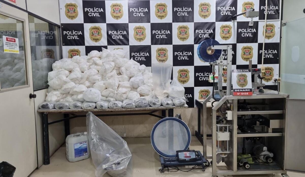 Em São Roque, Polícia Civil apreende 192 kg de cocaína e máquina para ...