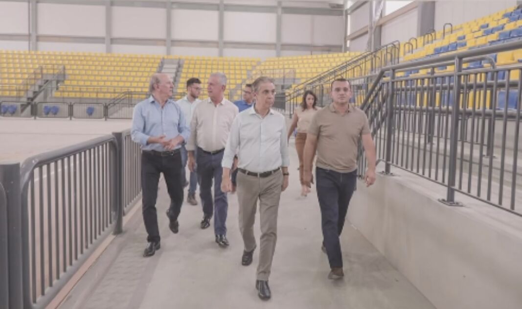 Barueri: prefeito Rubens Furlan vistoria obras do Complexo Esportivo do ...